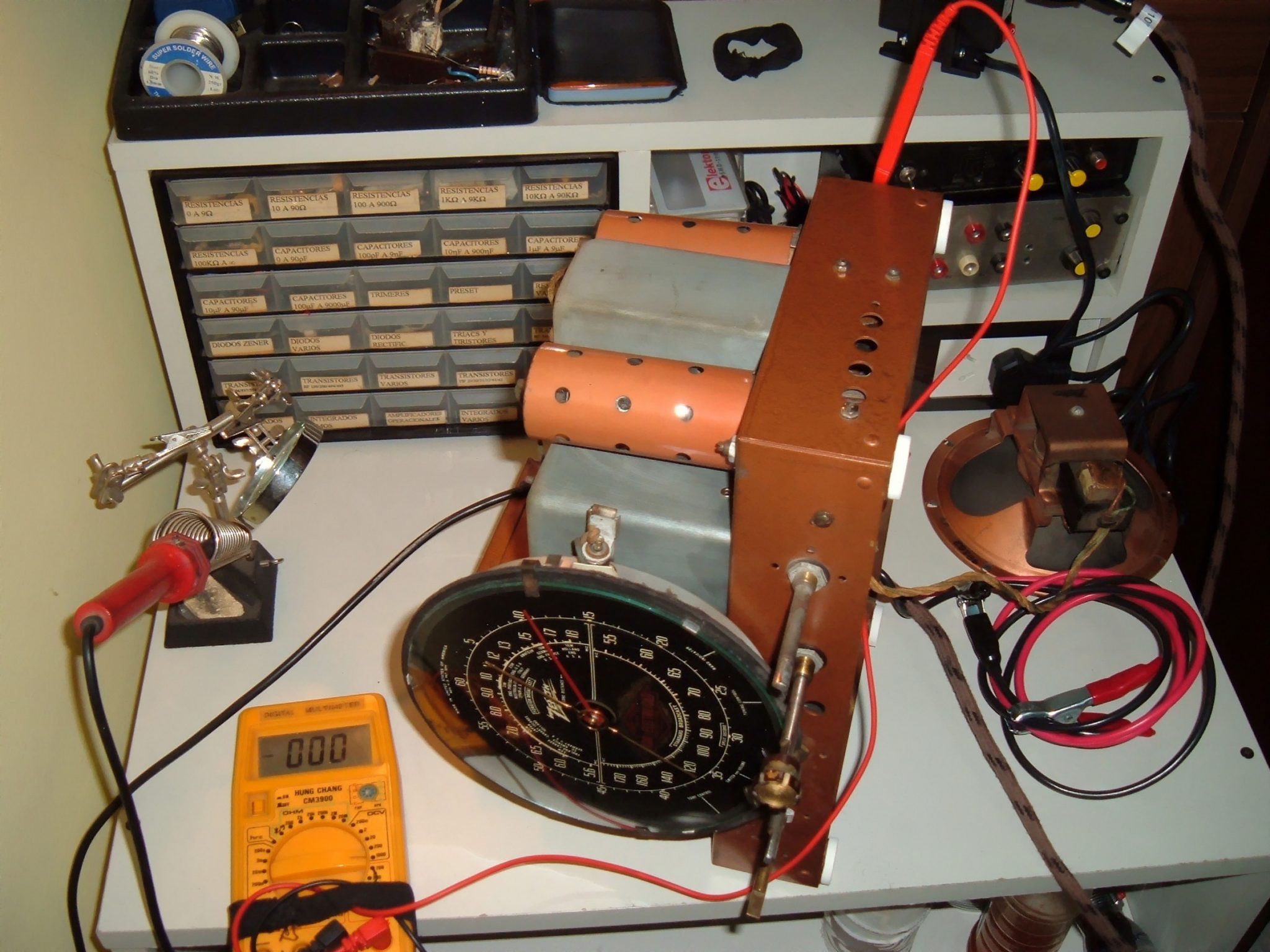 En el taller, conceptos para ajustar una radio – VintaRadio